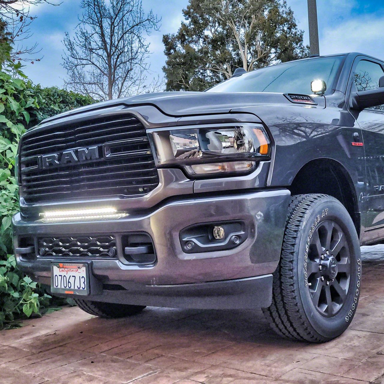 RAM 2500 Single 30-Inch White LED Light Bar with Bumper Mounting ...